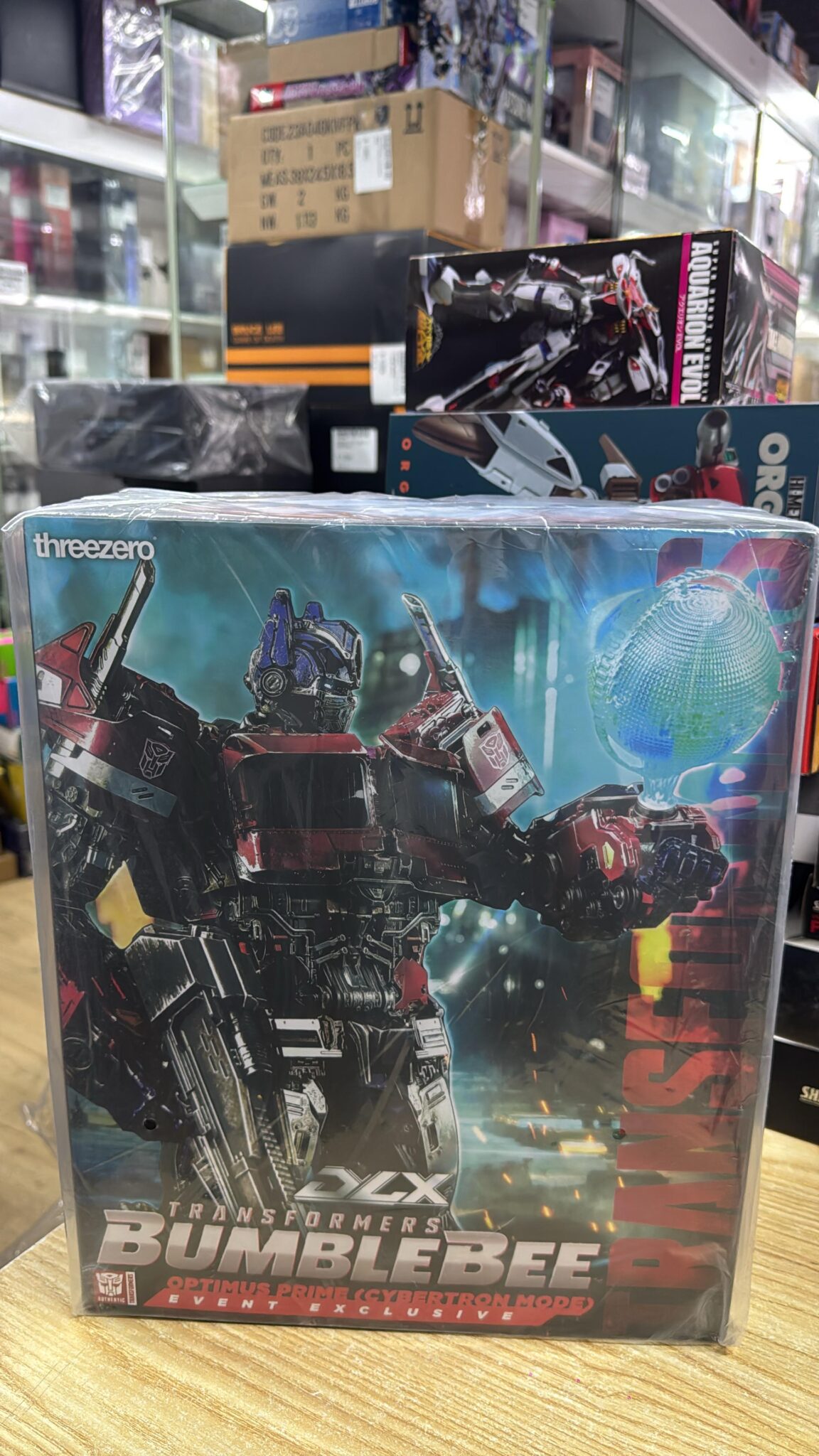 Threezero DLX Bumblebee Cybertron Mode Event Exclusive Transformers ...